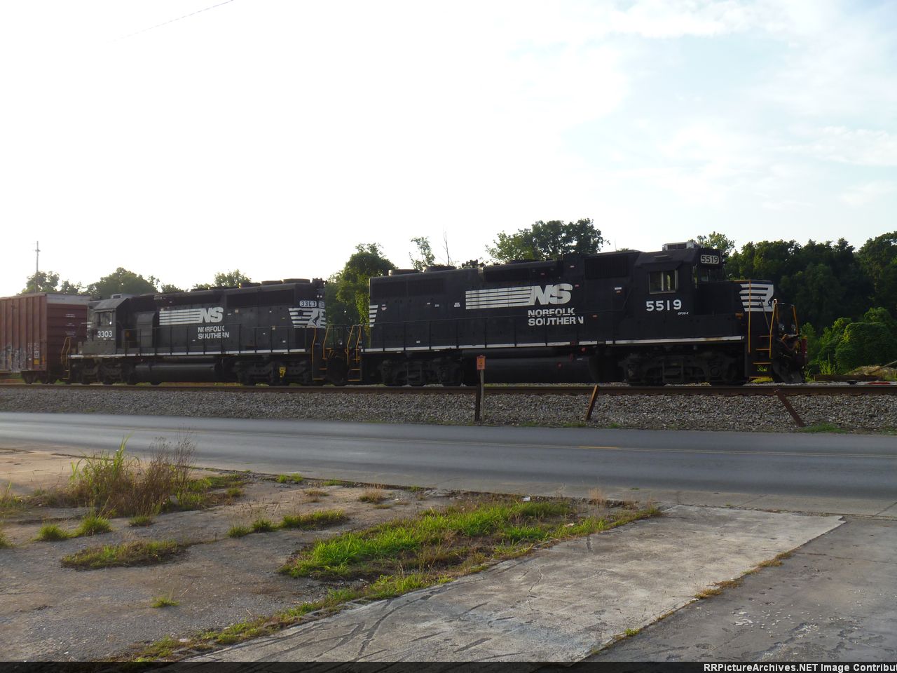 5519 on switcher tied up at Newport